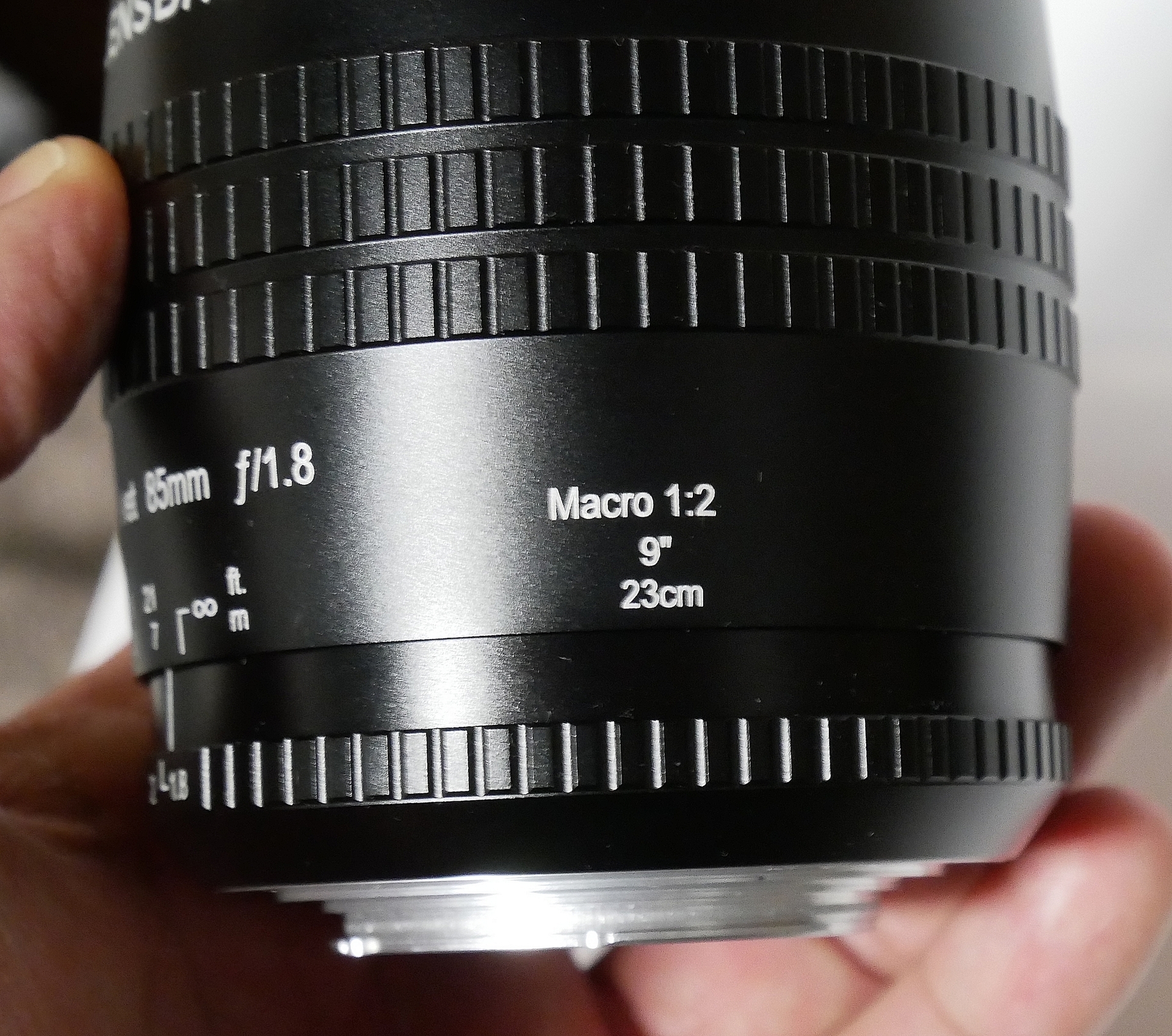 毛色が違うソフトレンズ? レンズベビーベルベット85 85mmF1.8 毛色が違うソフトレンズ? レンズベビーベルベット85 85mmF1.8